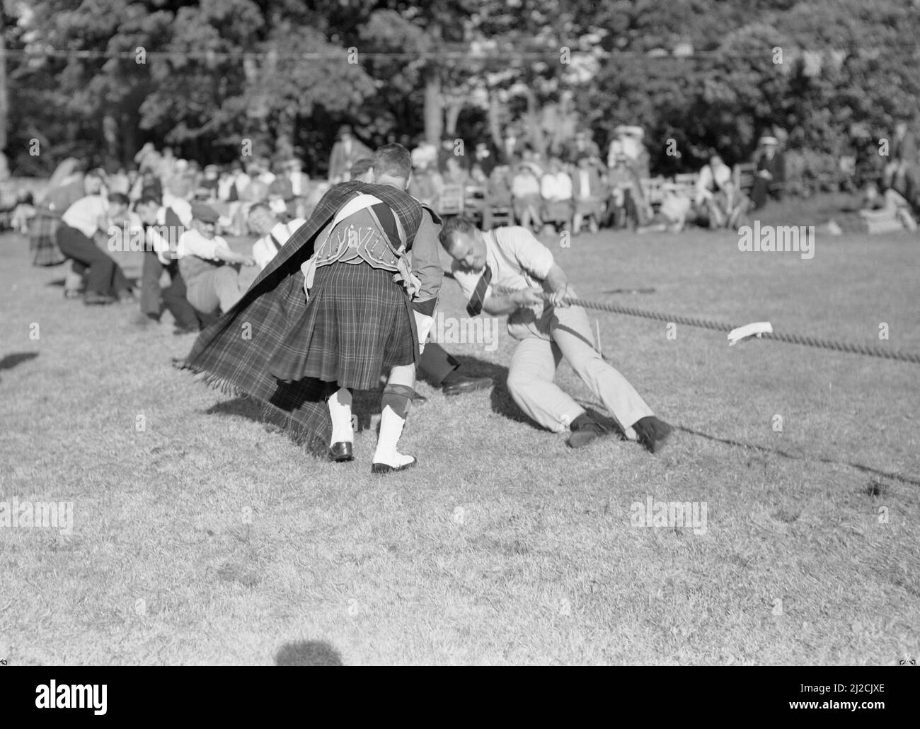 Tug of war scotland vintage hi-res stock photography and images - Alamy