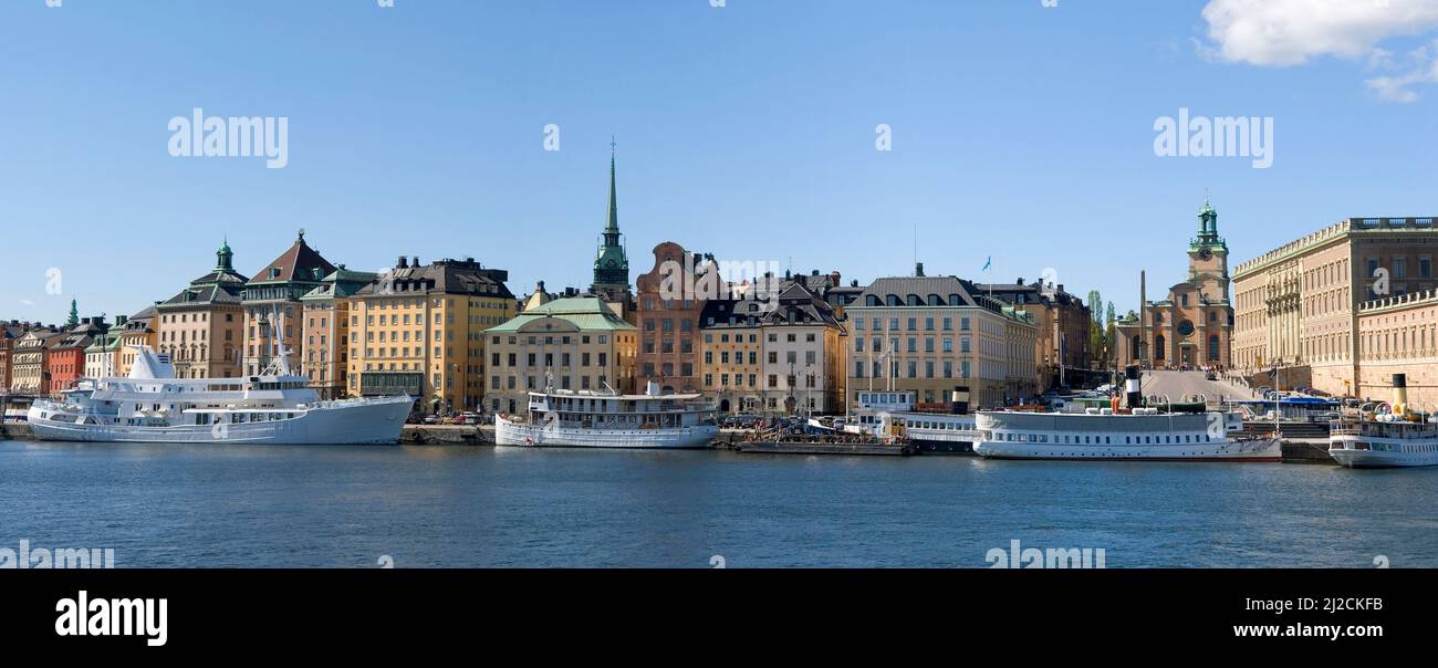 Gamla stan och Skeppsbron i Stockholm, från Skeppsholmen Stock Photo ...