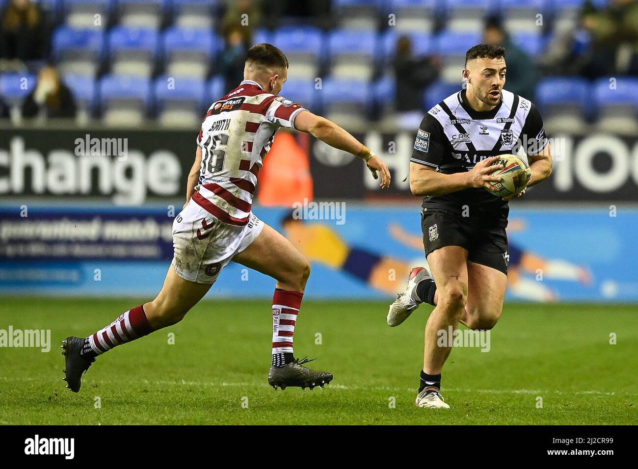Jake Connor (1) of Hull FC makes a break Stock Photo - Alamy