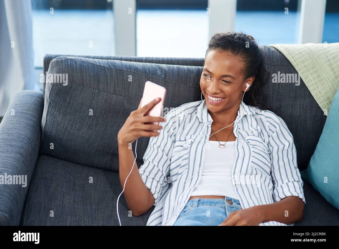 Binge watch woman hi-res stock photography and images - Alamy