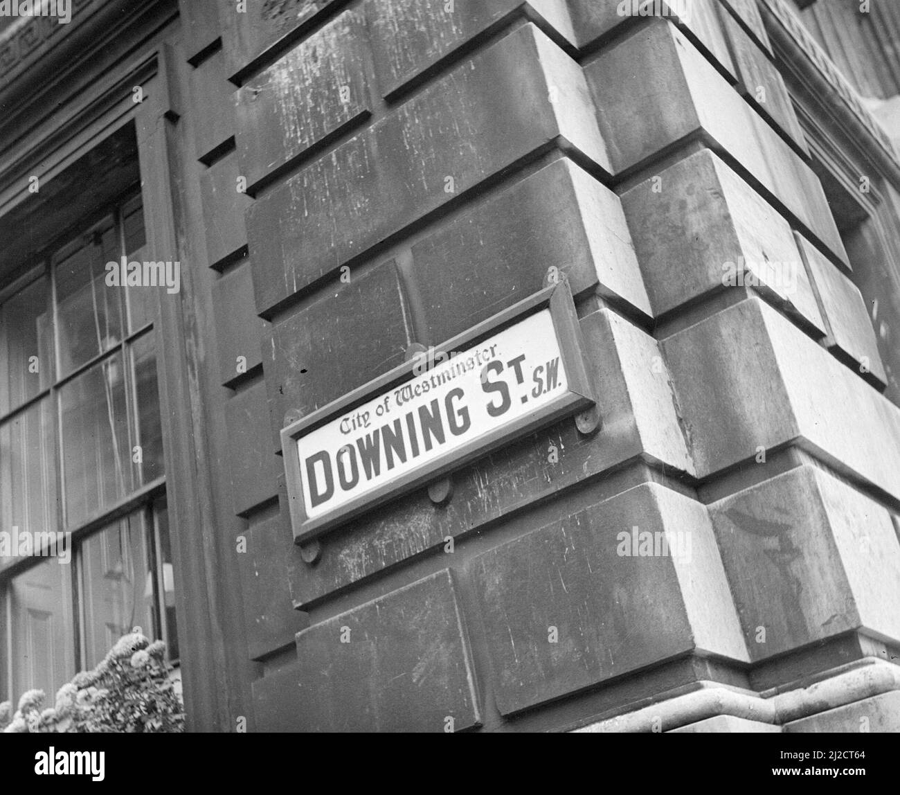 1940s london street sign hi-res stock photography and images - Alamy