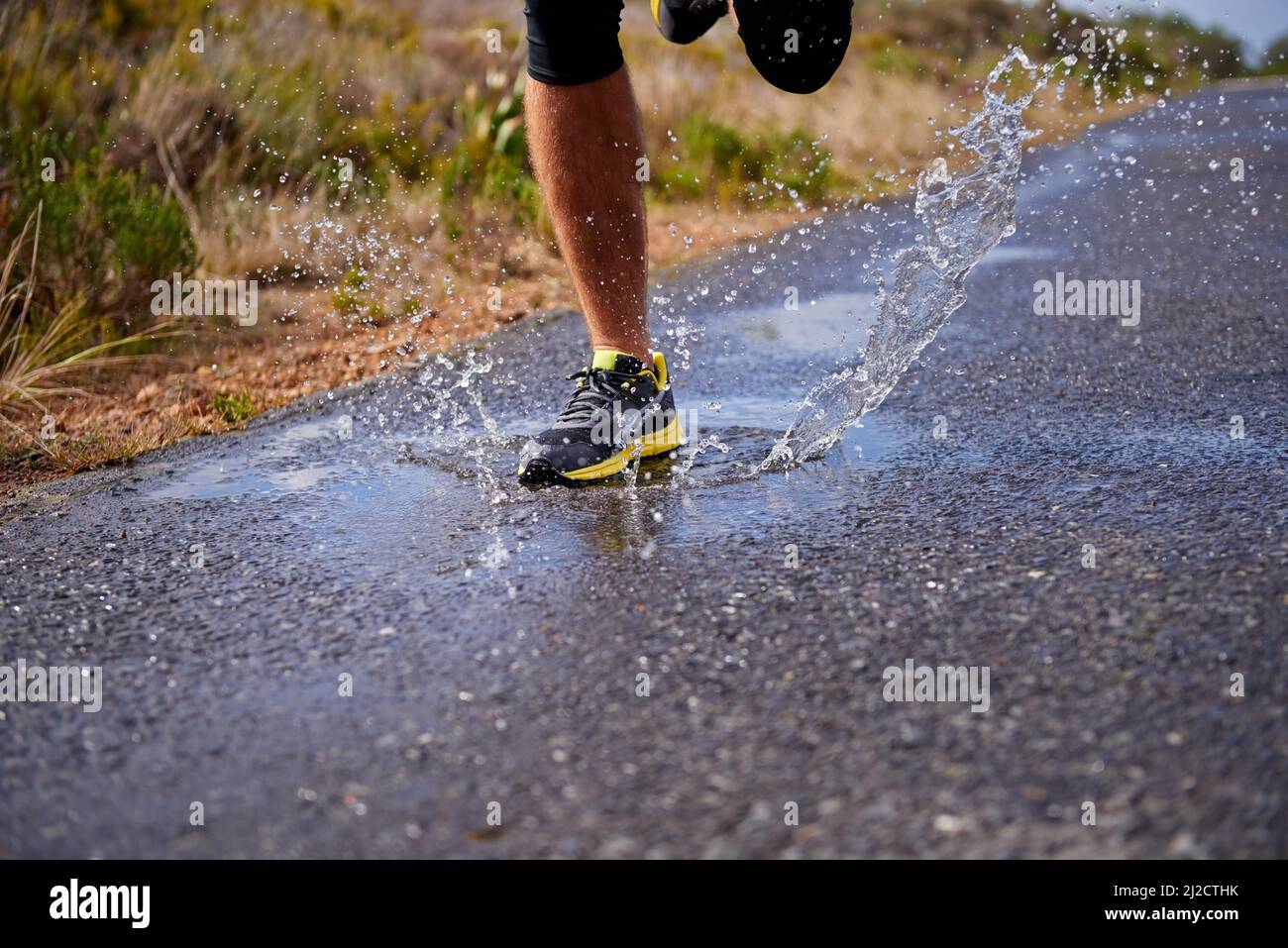 Man running road hi-res stock photography and images - Alamy