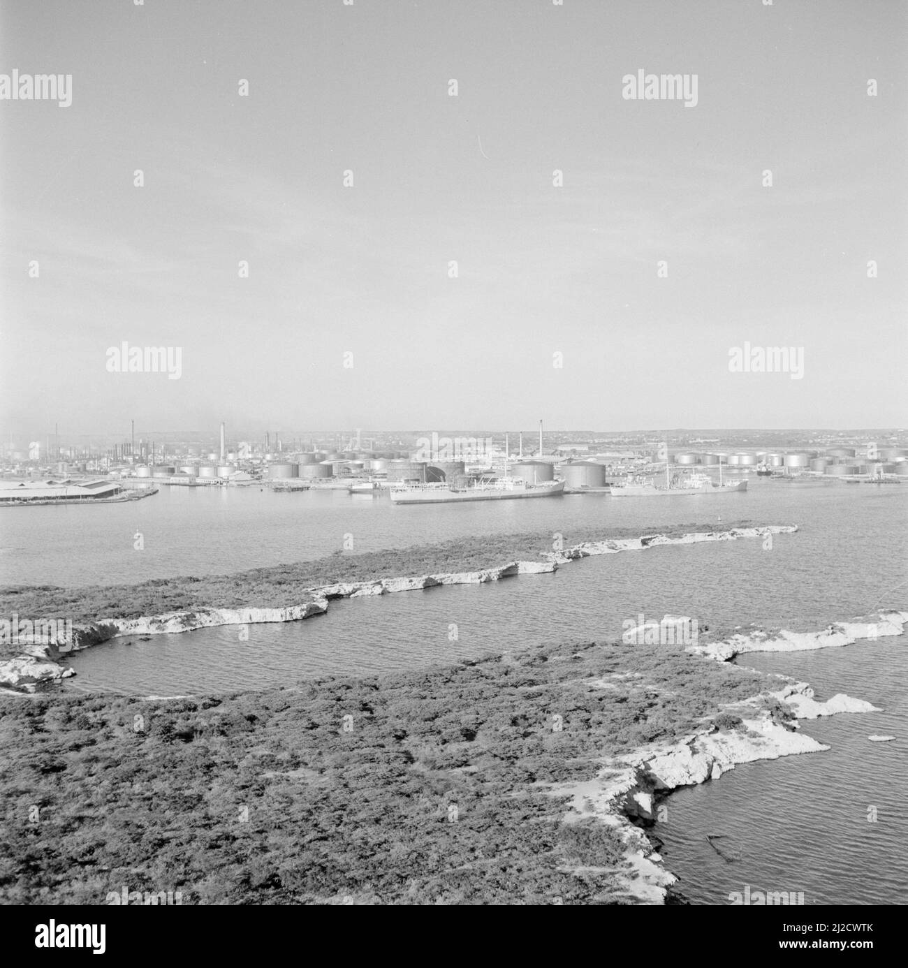 Isla refinery Black and White Stock Photos & Images - Alamy