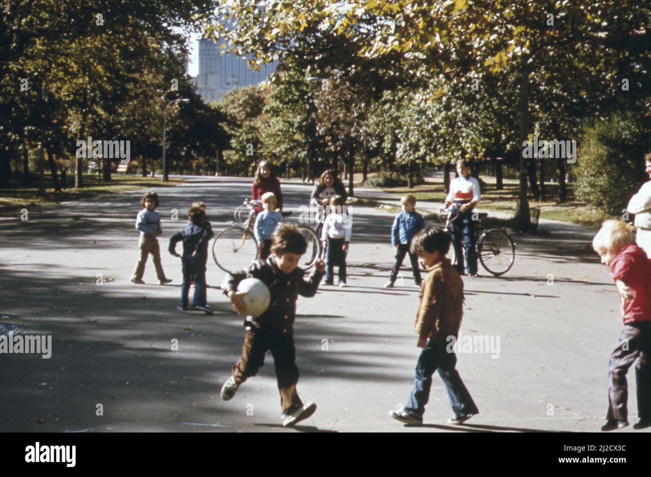 1970s children playing park hi-res stock photography and images - Alamy