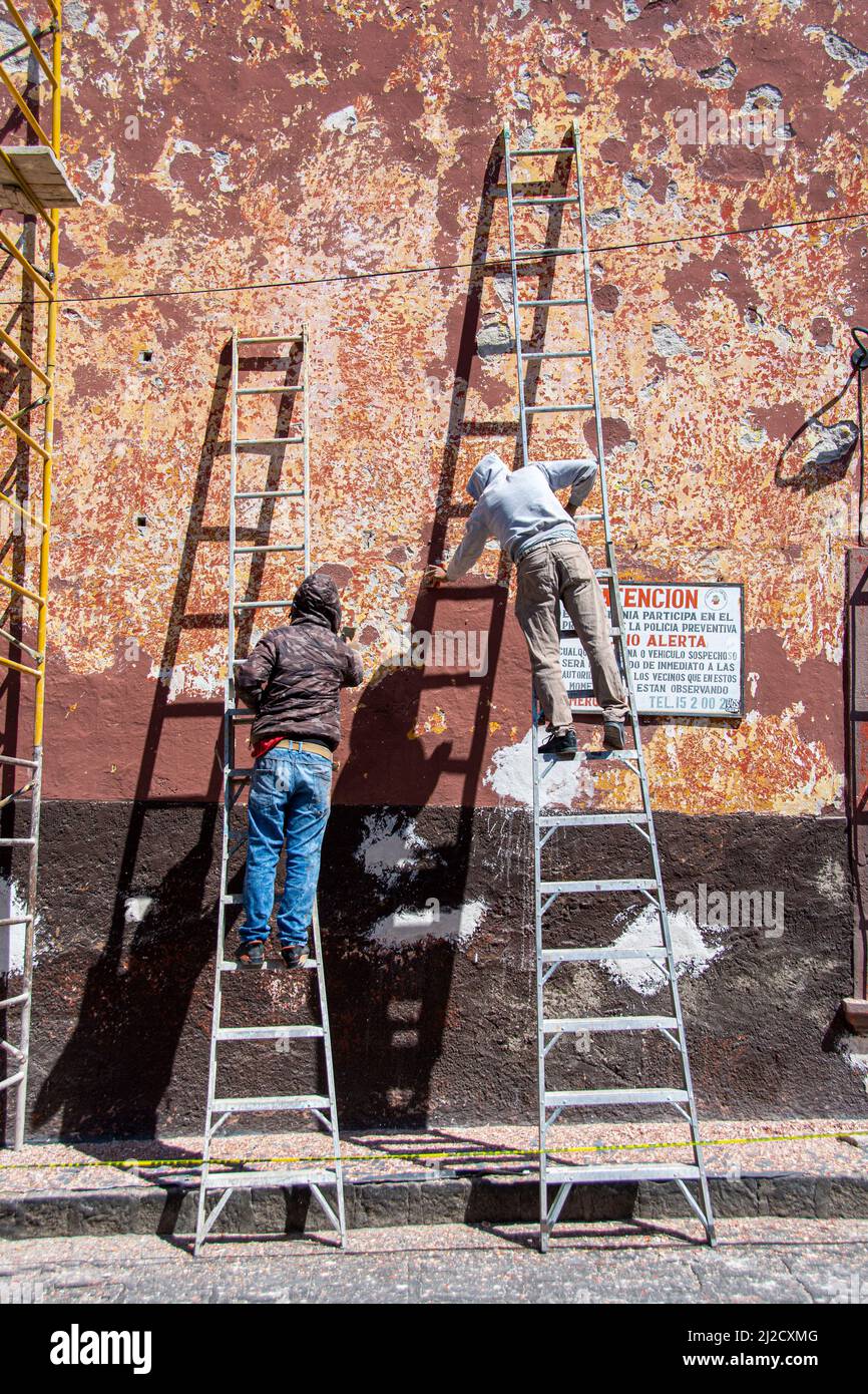 Mexican construction workers laborers laborer ladder ladders hi-res ...