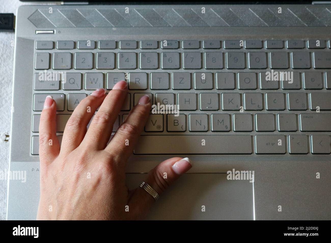 Girl keyboards computer hi-res stock photography and images - Alamy