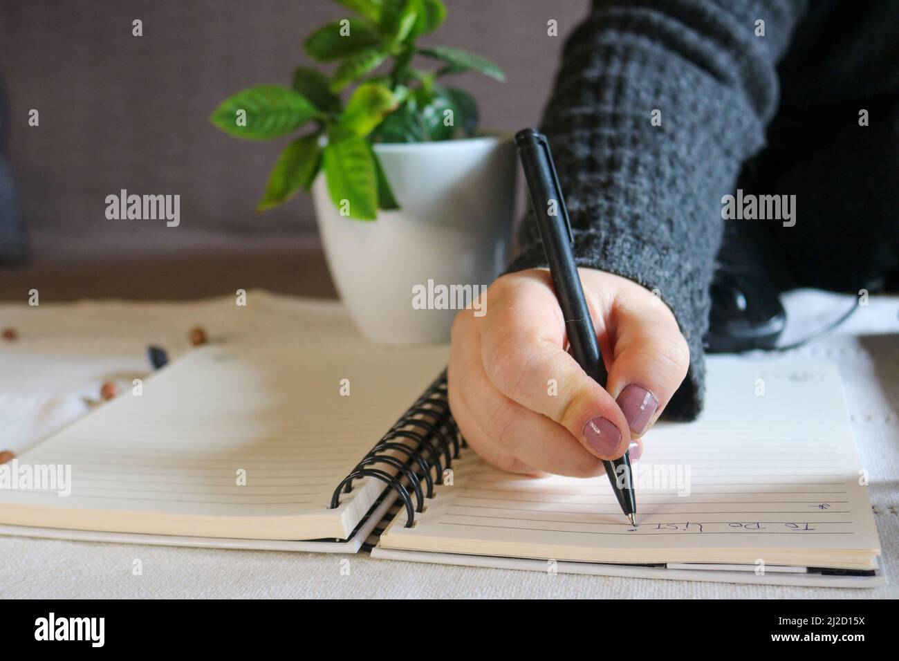 Girls writing notes hi-res stock photography and images - Alamy