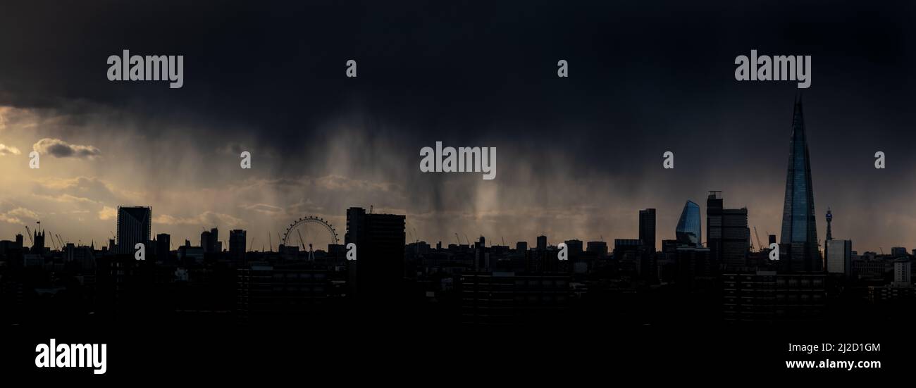 London, UK. 31st March, 2022. UK Weather: Rainstorm sunset over the ...