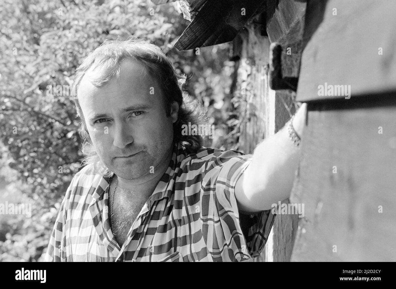 Phil Collins at his studio in Surrey. 28th July 1985 Stock Photo - Alamy