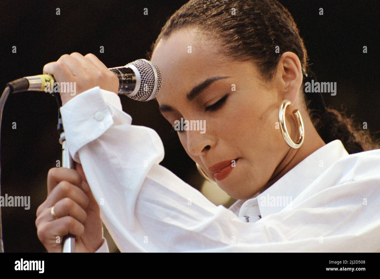 Sade singer hi-res stock photography and images - Alamy