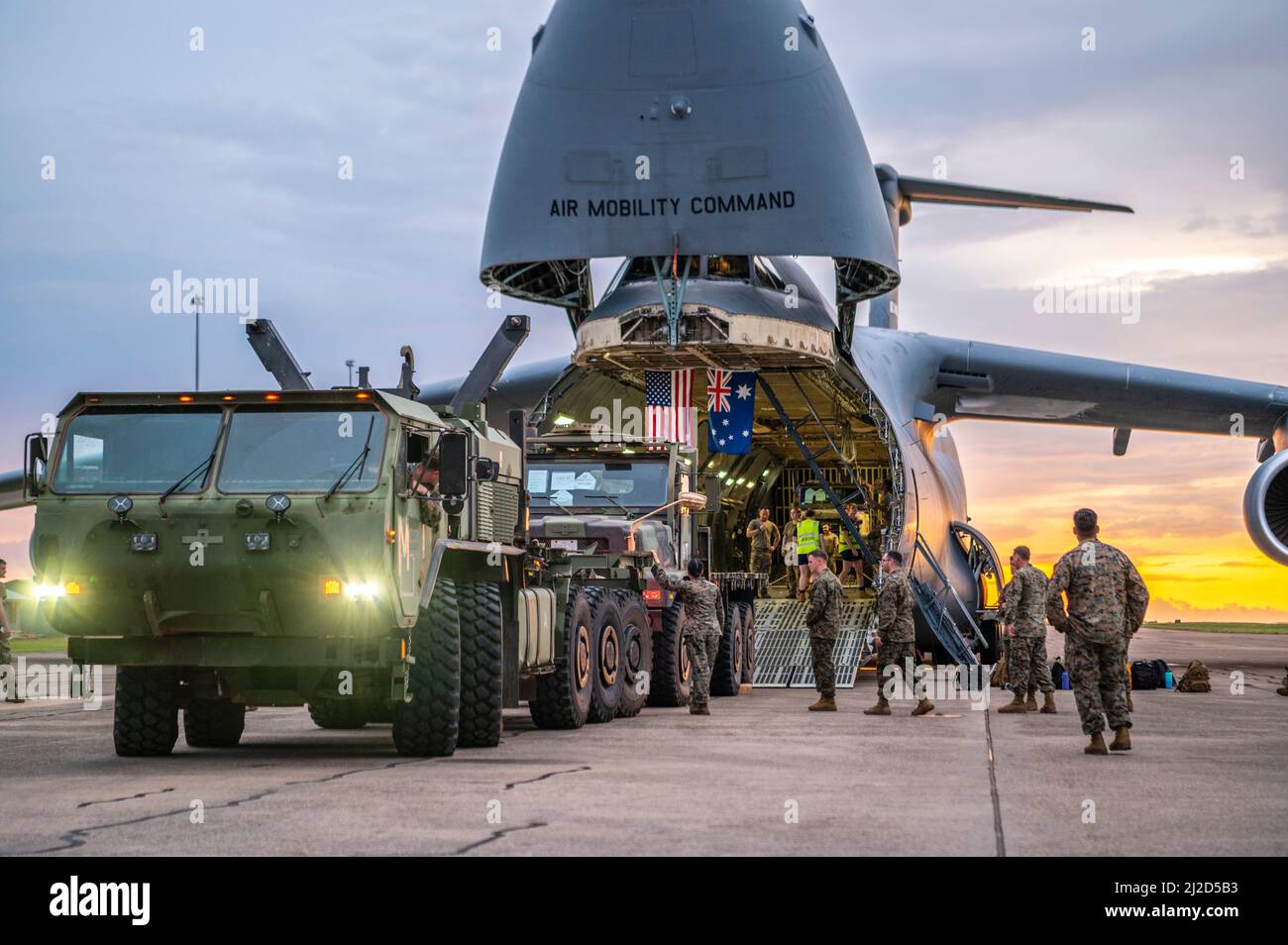 U.S. Marines with the Marine Rotational Force-Darwin 22 and Airmen from ...