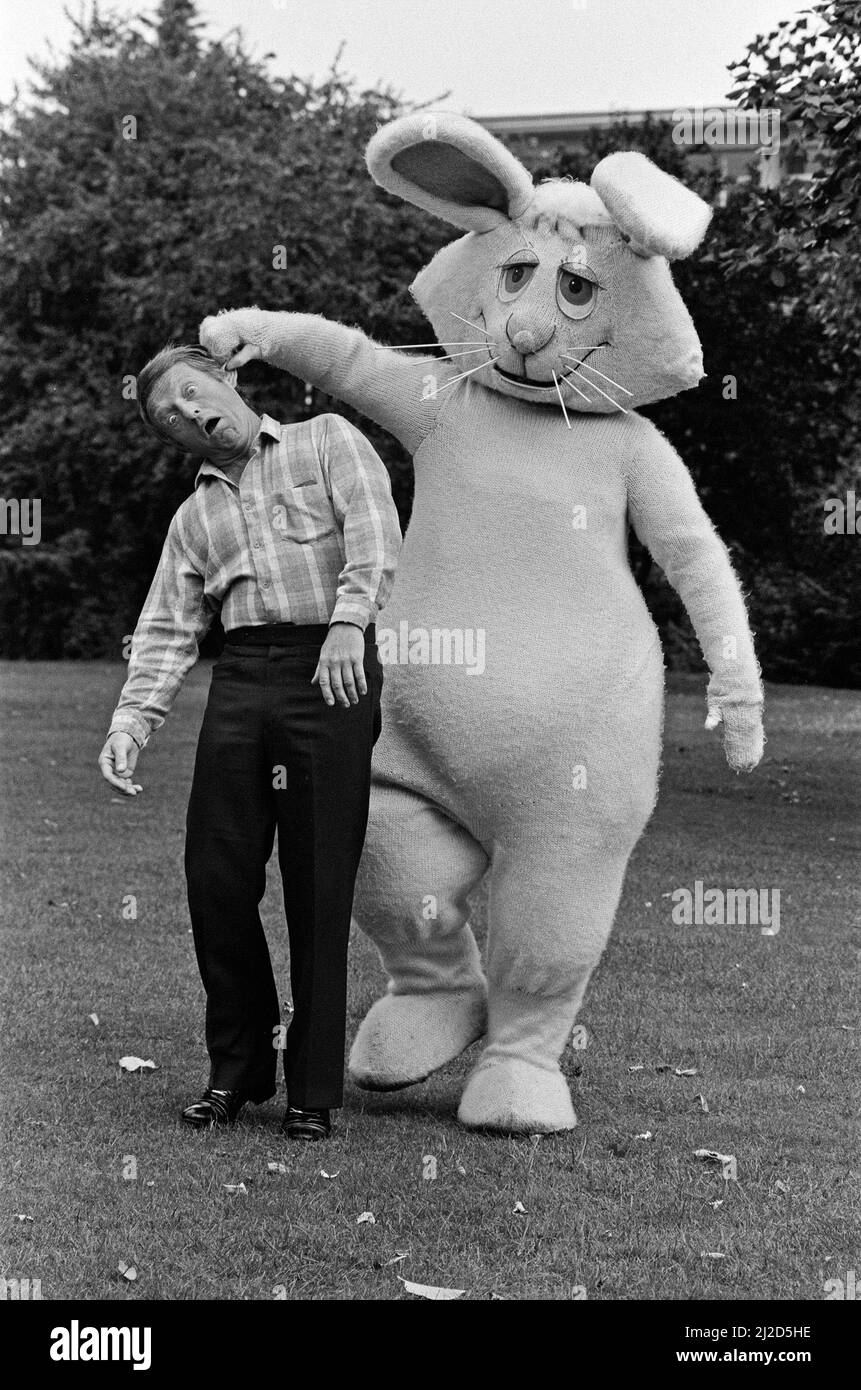 Paul daniels 1980s hi-res stock photography and images - Alamy
