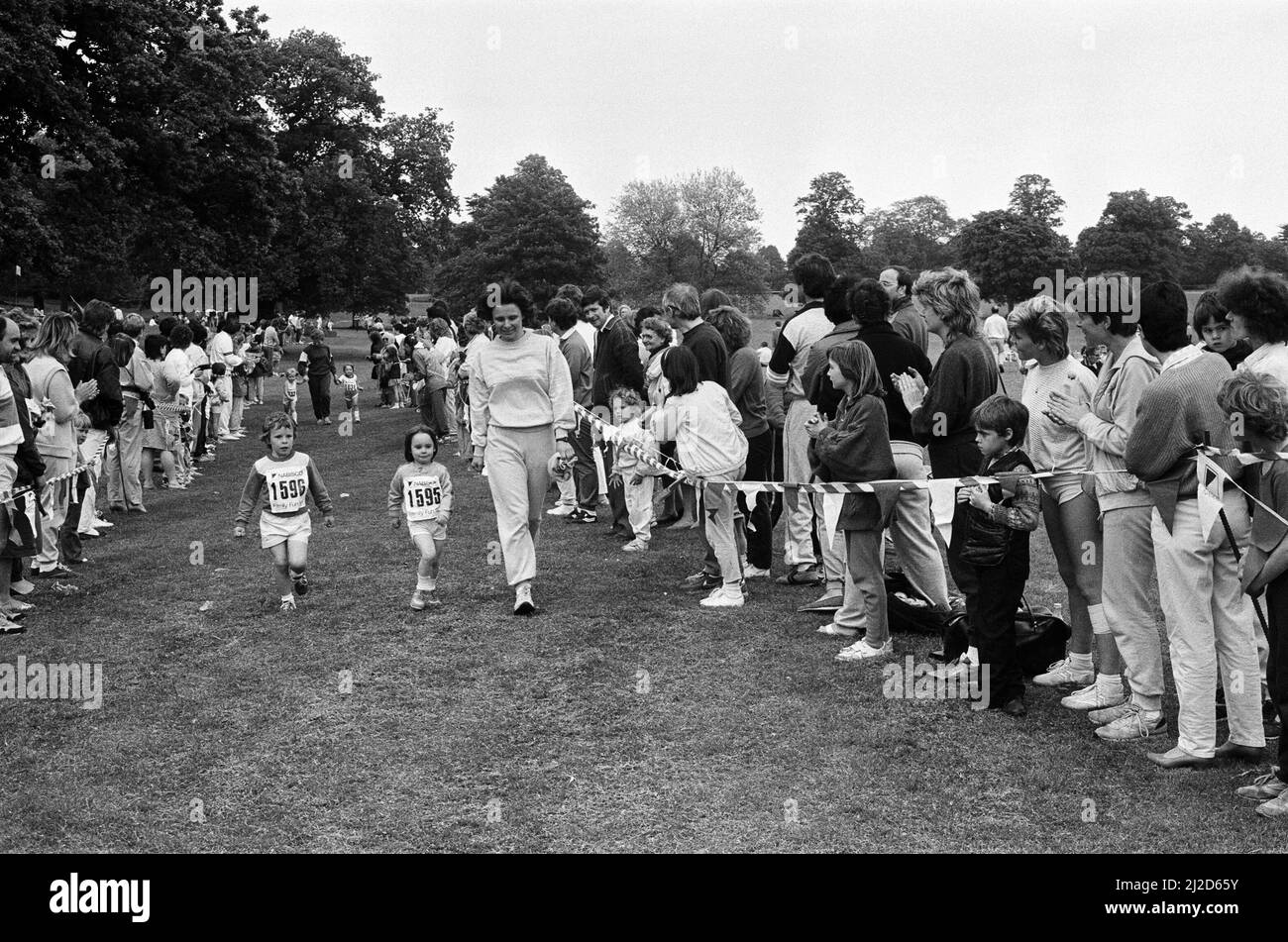 Family fun 1980s hi-res stock photography and images - Alamy
