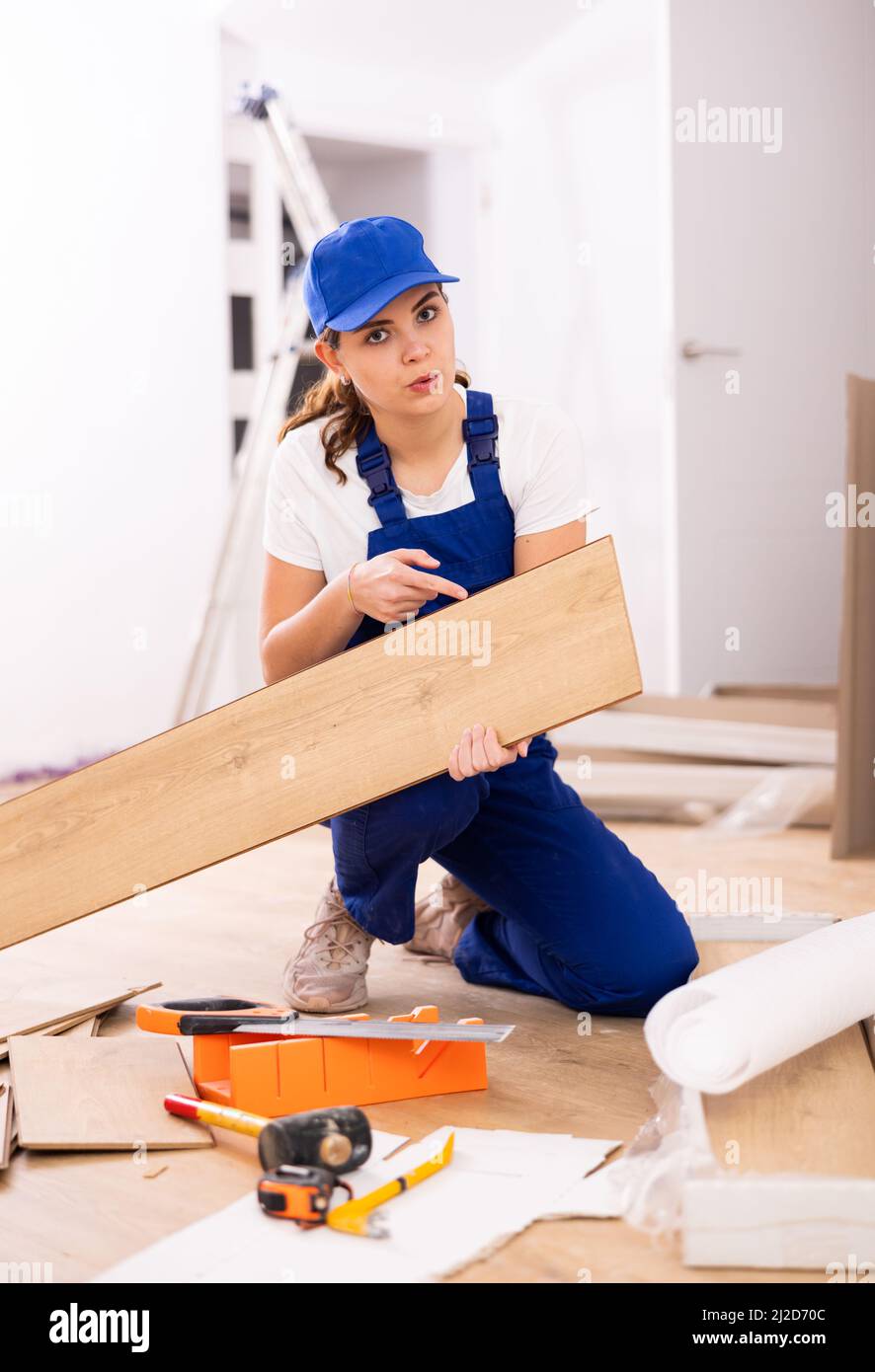 Female carpenter spanish hi-res stock photography and images - Alamy