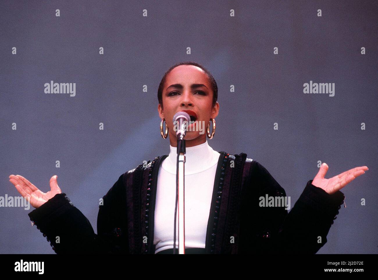 Sade singer hi-res stock photography and images - Alamy