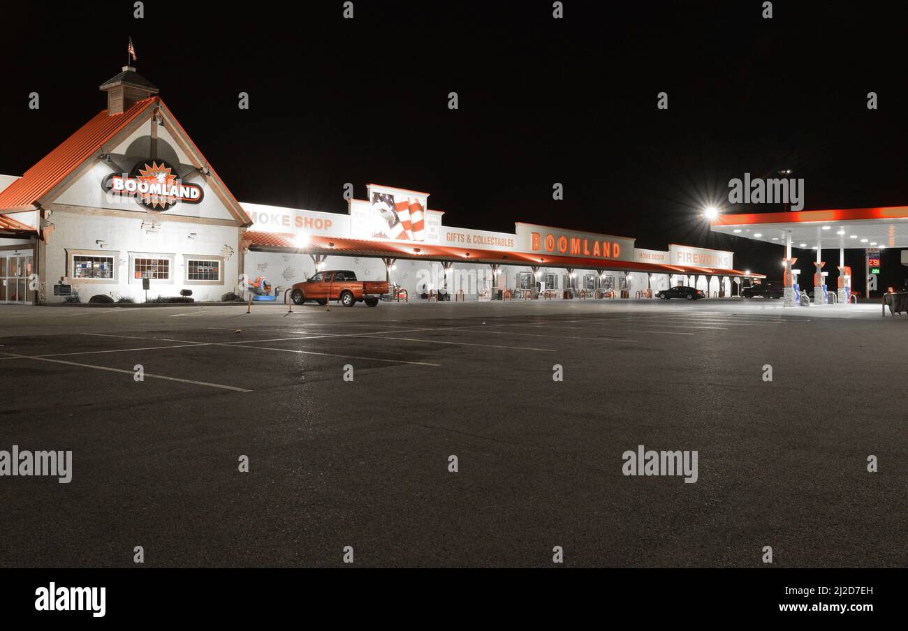Boomland Truckstop at night; Charleston, Missouri is a large truckstop ...