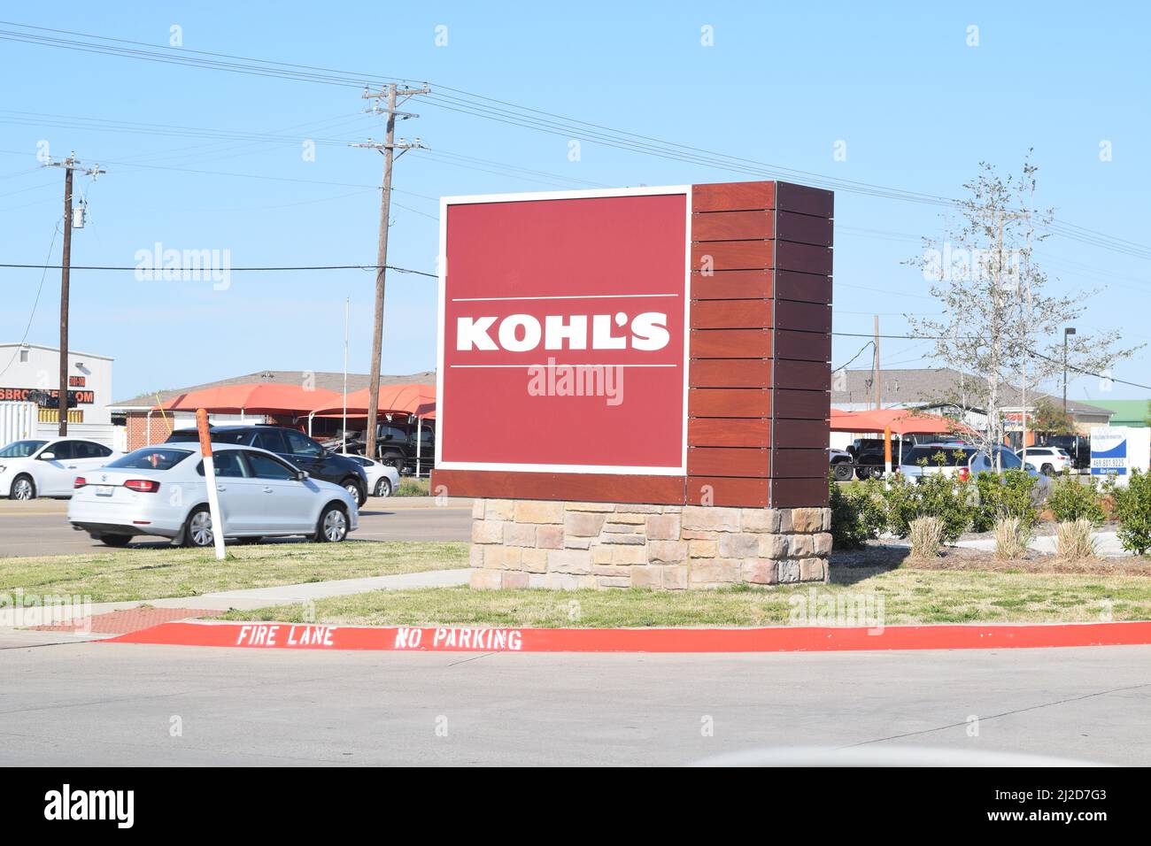 A white car drives past a Kohl's Department store sign Stock Photo - Alamy