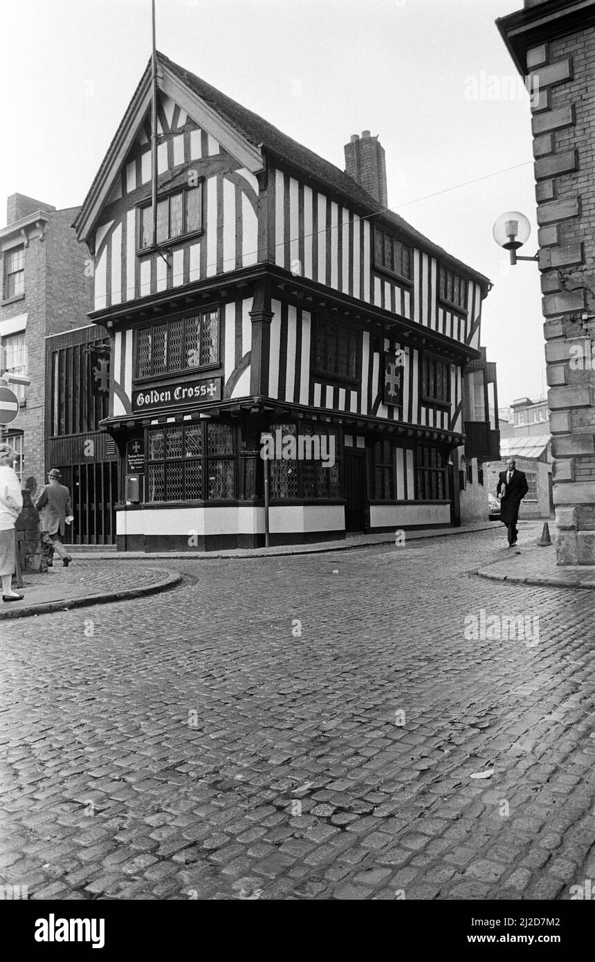 Old timber buildings in Coventry. The Golden Cross pub in Coventry ...