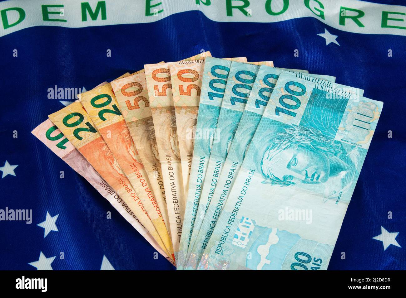 Brazilian money banknotes with Brazilian flag in the background Stock ...