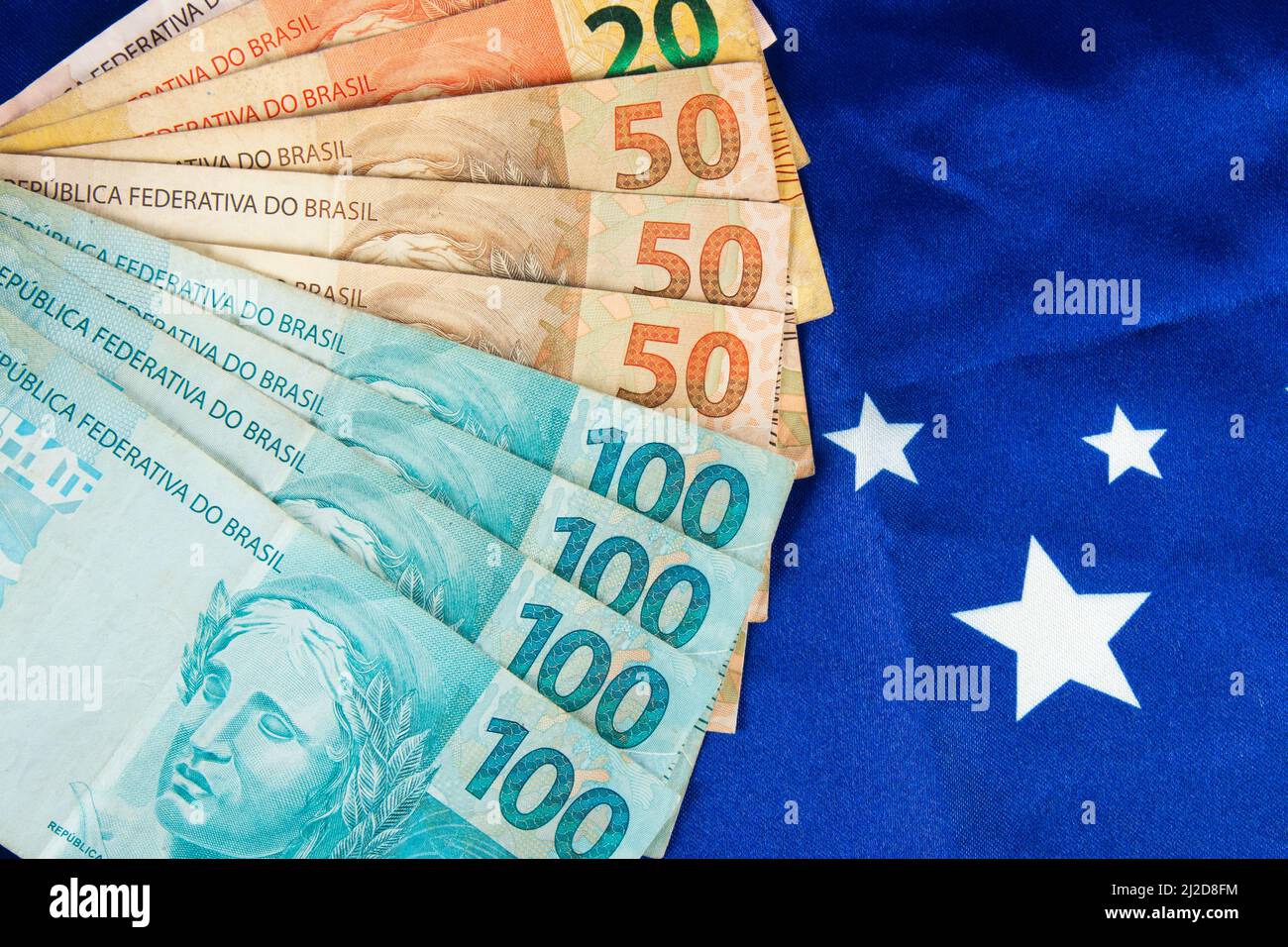 Brazilian money banknotes with Brazilian flag in the background Stock ...