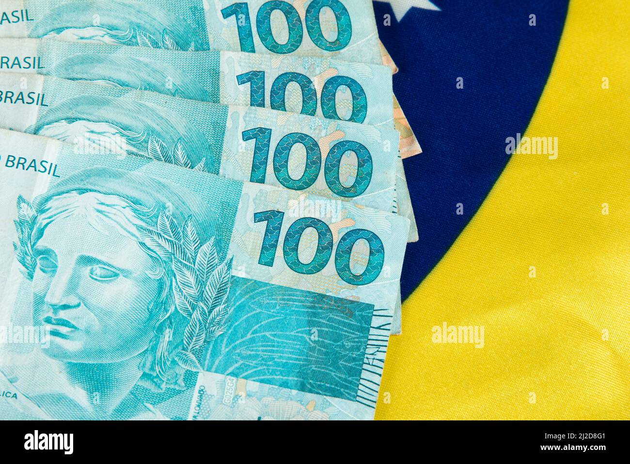 Brazilian money banknotes with Brazilian flag in the background Stock ...