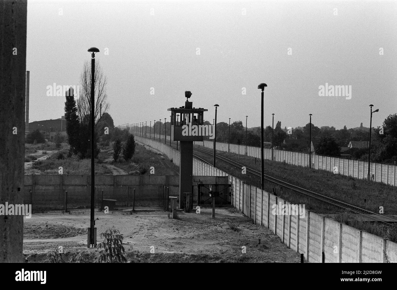 Views of the Berlin Wall, Germany. 7th August 1986 Stock Photo - Alamy