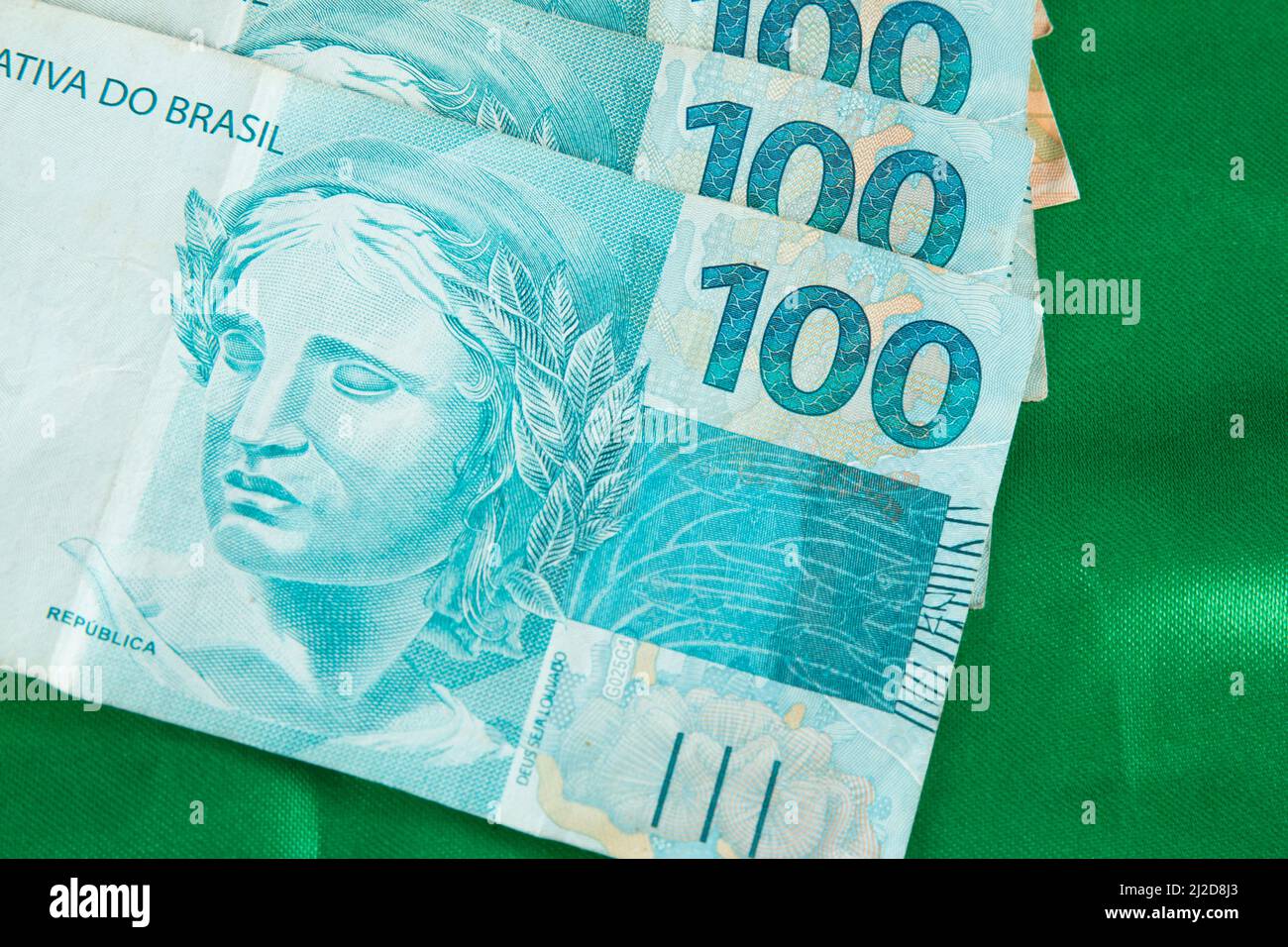Brazilian money banknotes with Brazilian flag in the background Stock ...