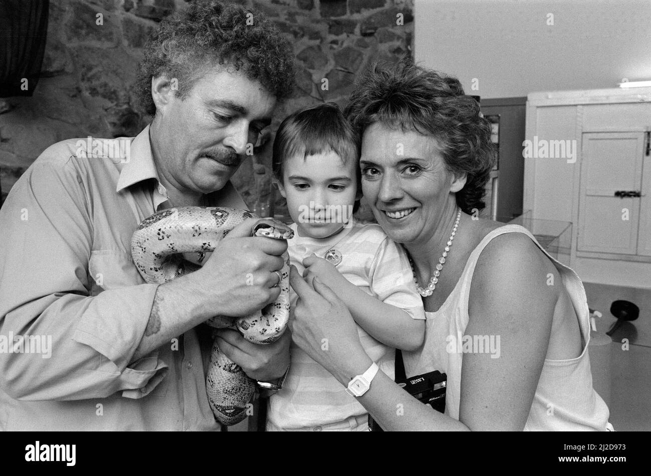 Sue Johnston, and her son at Chester Zoo.Brookside's Sue Johnston who ...