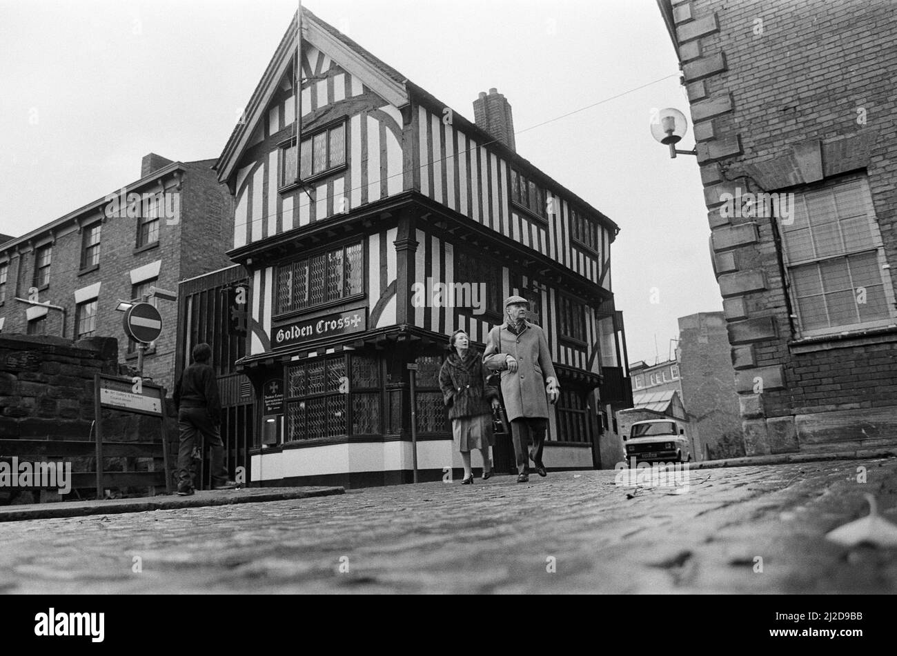 Old timber buildings in Coventry. The Golden Cross pub in Coventry ...