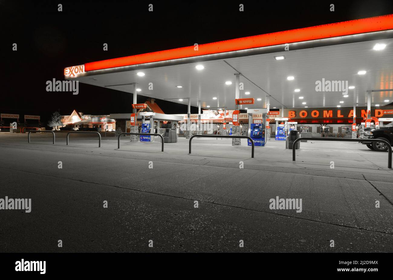 Boomland Truckstop at night; Charleston, Missouri is a large truckstop ...