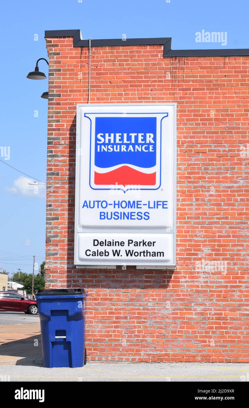 Shelter Insurance office in downtown Duncan, Oklahoma Stock Photo - Alamy