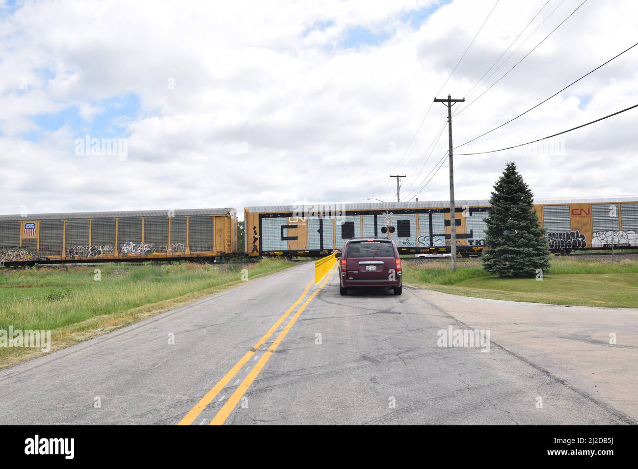 Car waiting at railroad crossing hi-res stock photography and images ...