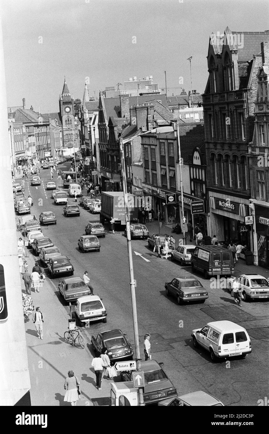A view of Friar Street, Reading. 29th July 1986 Stock Photo - Alamy