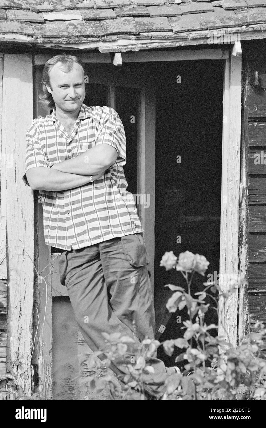 Phil Collins at his studio in Surrey. 28th July 1985 Stock Photo - Alamy