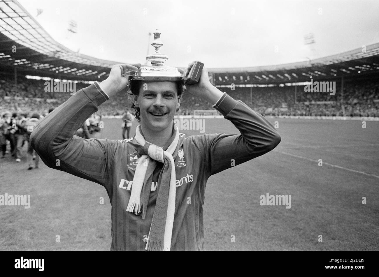 Liverpool fa cup 1986 hi-res stock photography and images - Alamy