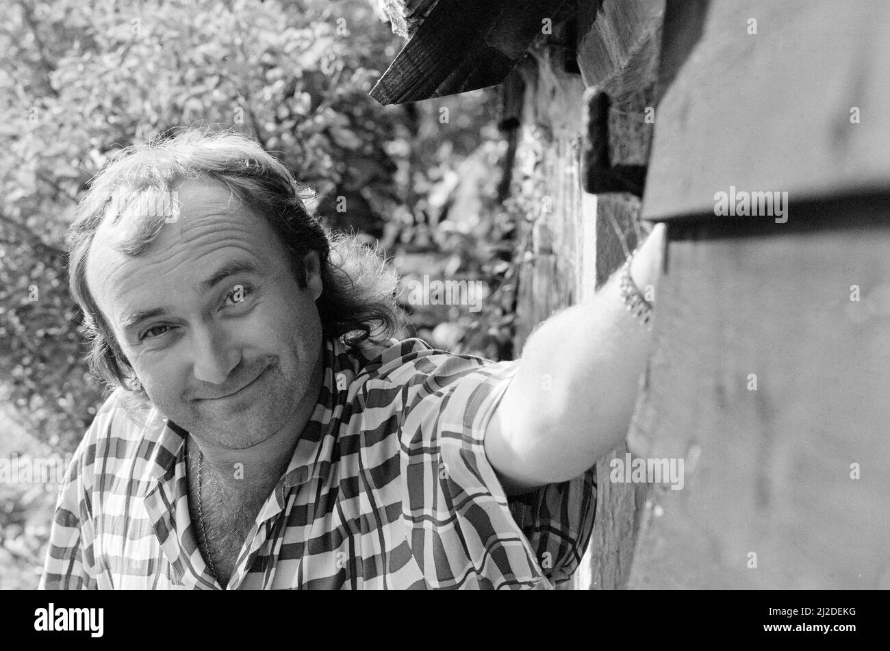 Phil Collins at his studio in Surrey. 28th July 1985 Stock Photo - Alamy
