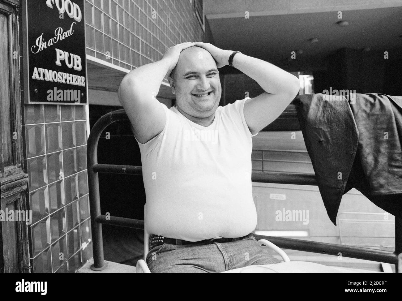 Alexei sayle the young ones hi-res stock photography and images - Alamy