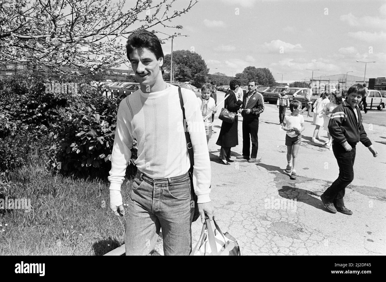 Liverpool fc 1985 Black and White Stock Photos & Images - Alamy