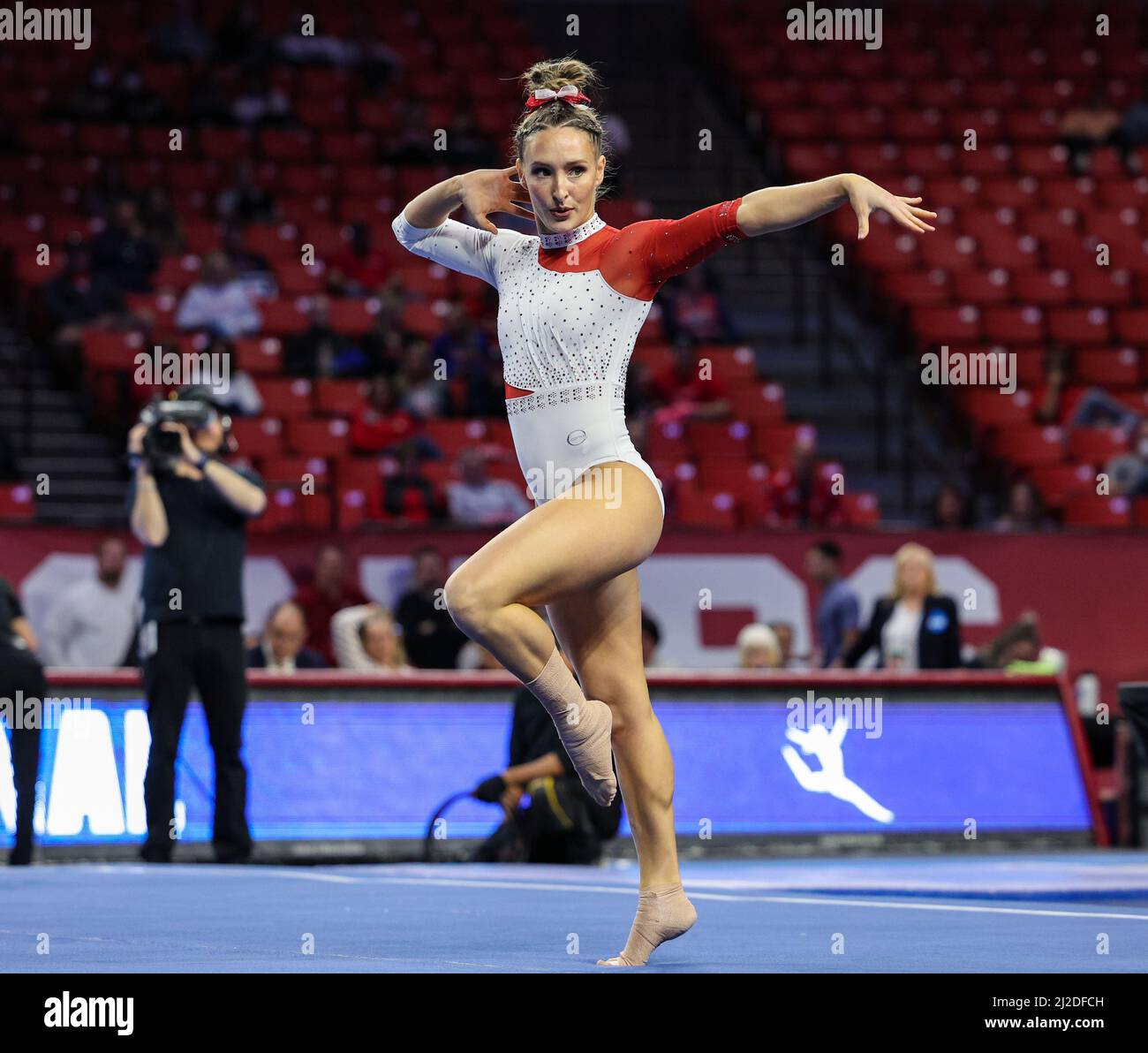 Norman, OK, USA. 31st Mar, 2022. Arkansas' Kennedy Hambrick performs ...