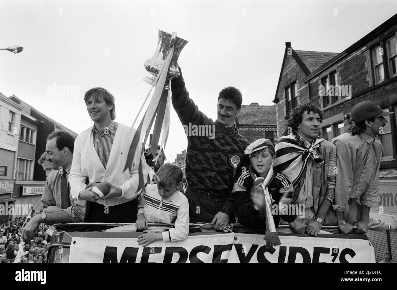 Liverpool fa cup 1986 hi-res stock photography and images - Alamy