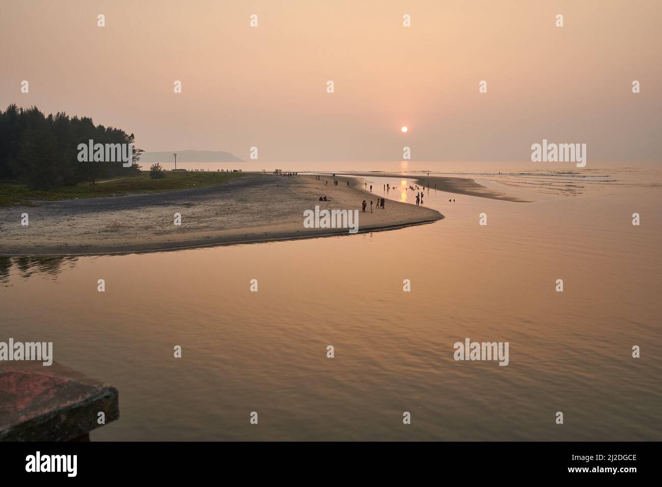 The Aare Waare Beach lies between Ganapatiphule and Ratnagiri. Not as ...