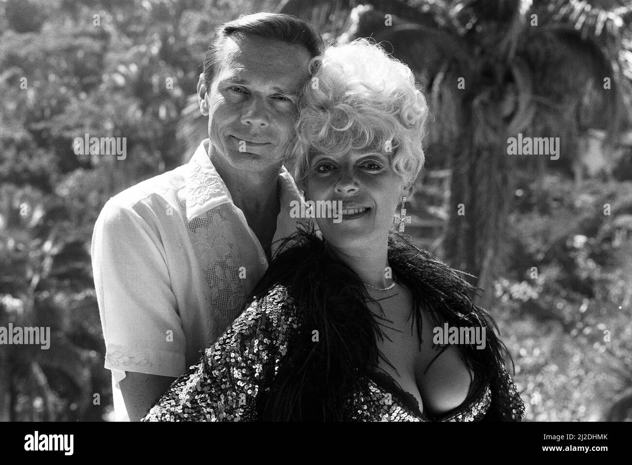 Coronation street bet lynch 1980s hi-res stock photography and images ...