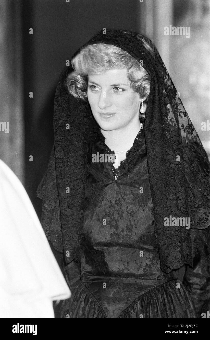 Diana, Princess of Wales meets Pope John Paul II at the Vatican. 29th ...