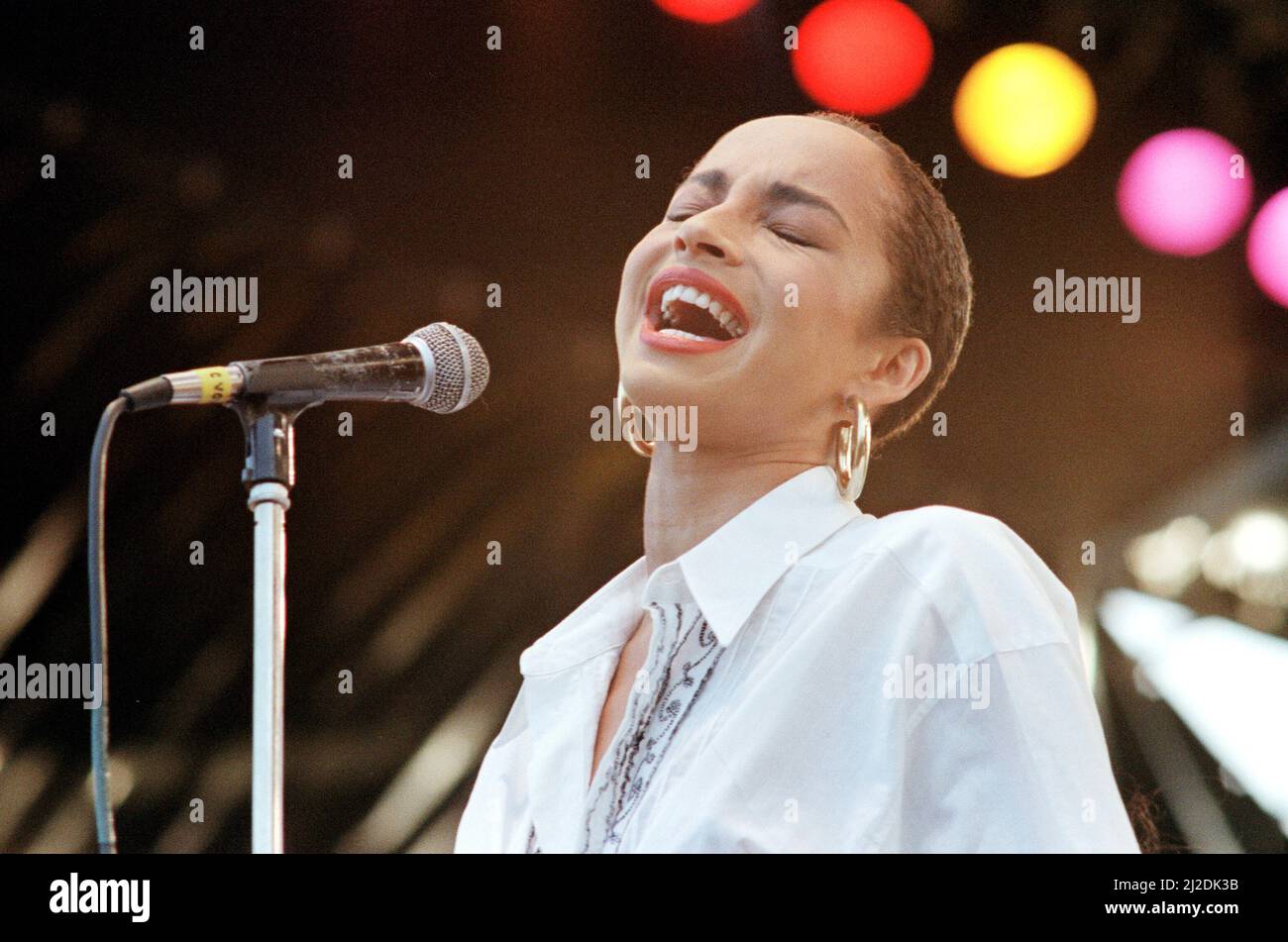 Sade singer hi-res stock photography and images - Alamy