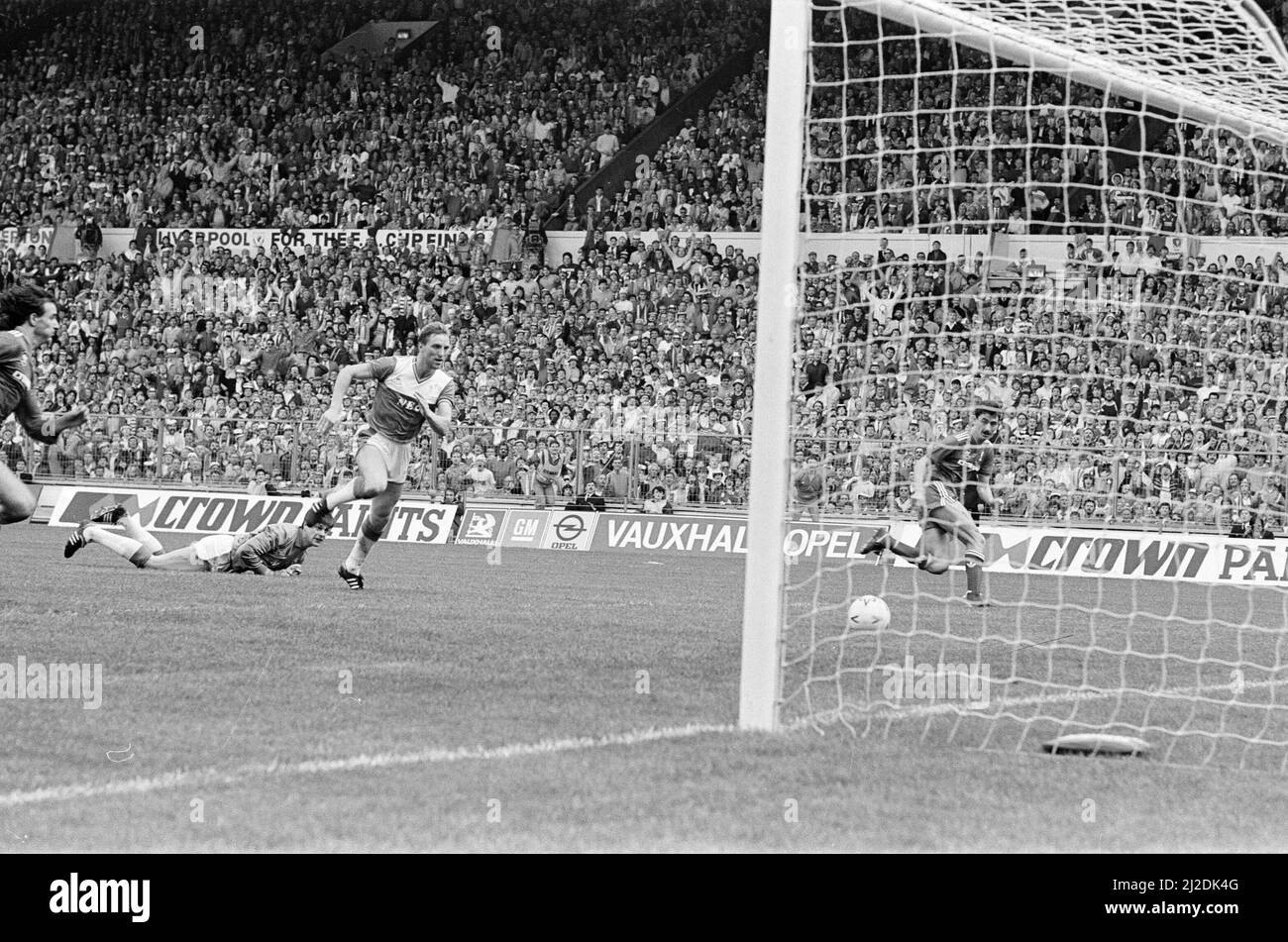 FA Cup Final at Wembley Stadium, Saturday 10th May 1986. Liverpool 3 v ...
