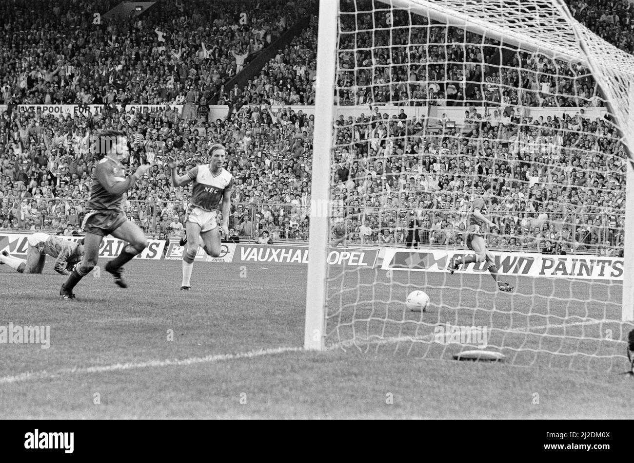 FA Cup Final at Wembley Stadium, Saturday 10th May 1986. Liverpool 3 v ...