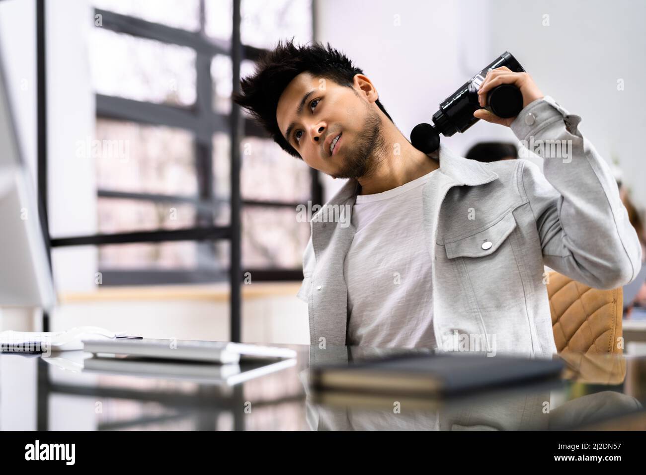 Muscle man hi-res stock photography and images - Alamy