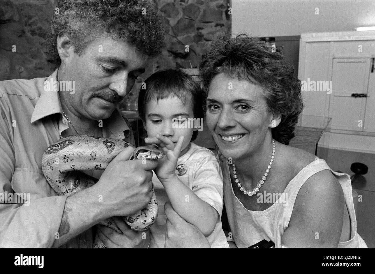 Sue Johnston, and her son at Chester Zoo.Brookside's Sue Johnston who ...