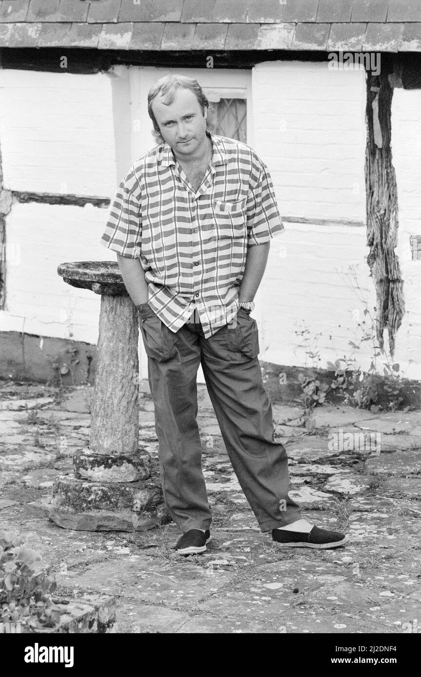 Phil collins in 1980s hi-res stock photography and images - Alamy