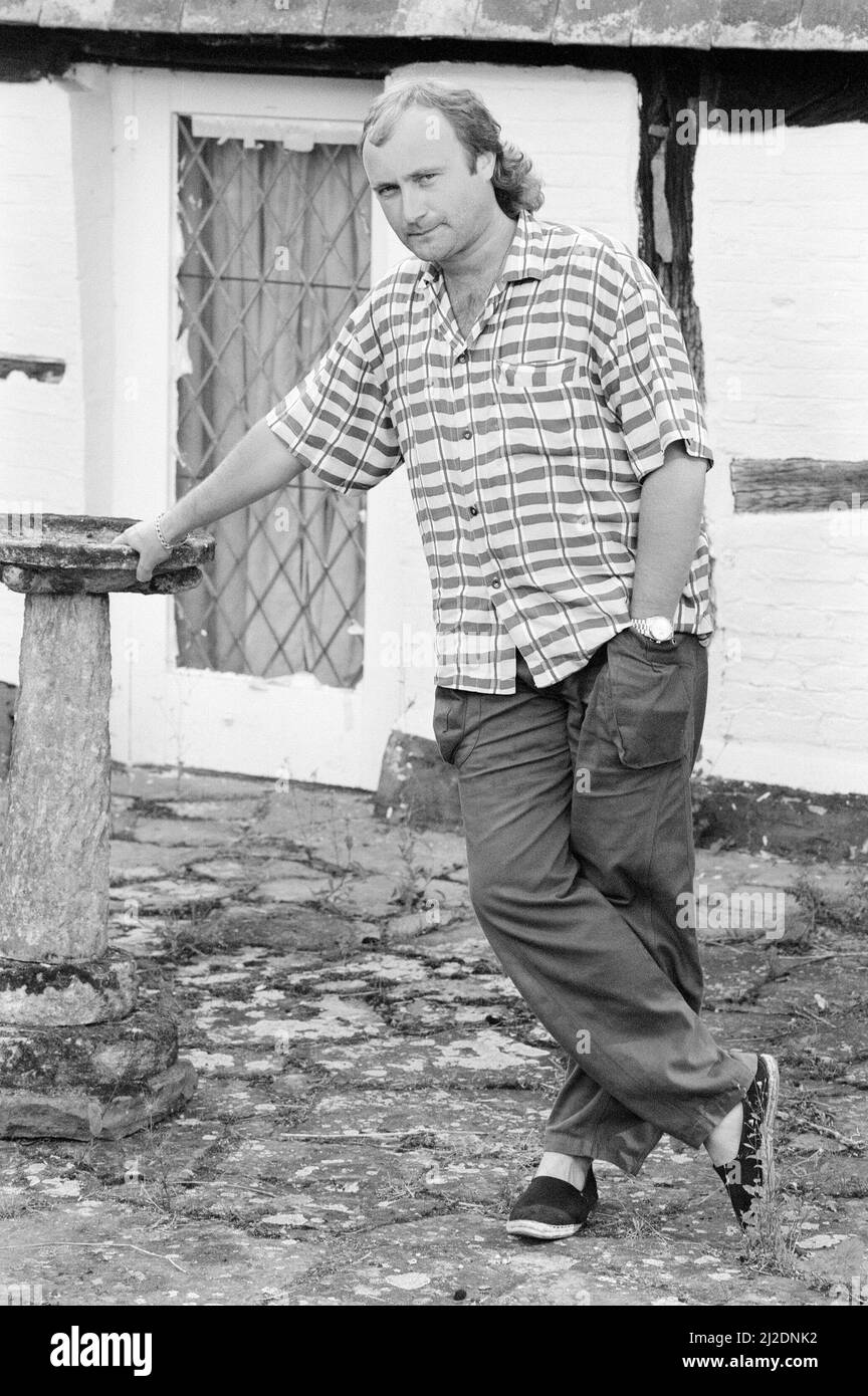 Phil Collins at his studio in Surrey. 28th July 1985 Stock Photo - Alamy